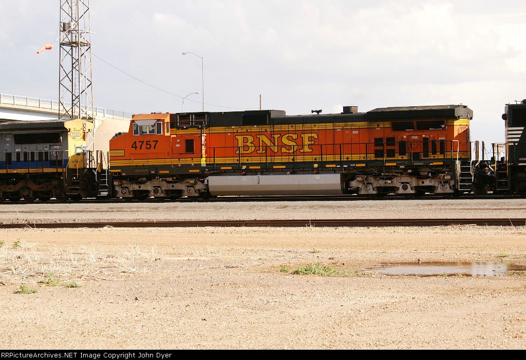BNSF 4757
